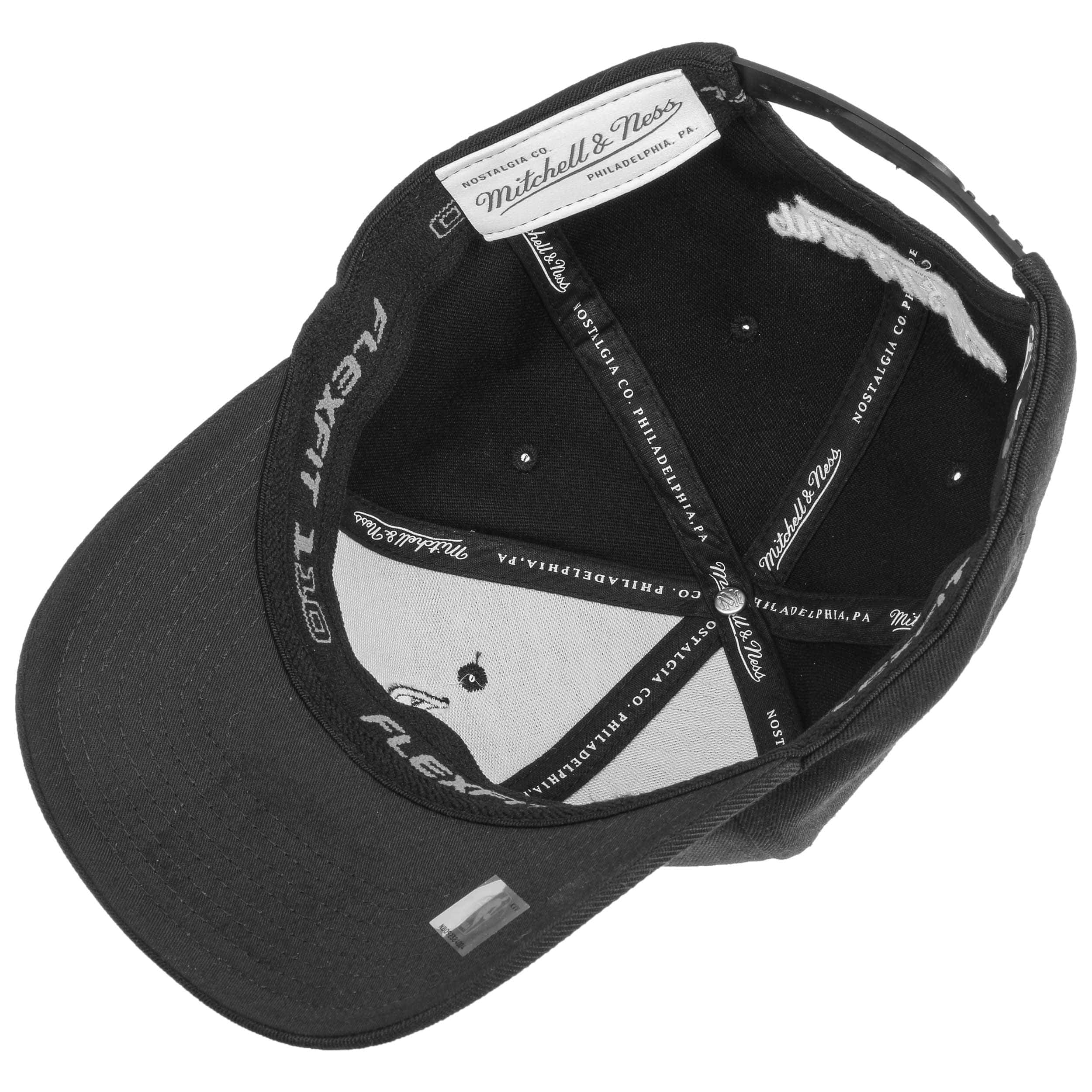 110 Flex Bulls Cap by Mitchell & Ness - CHF 28.95
