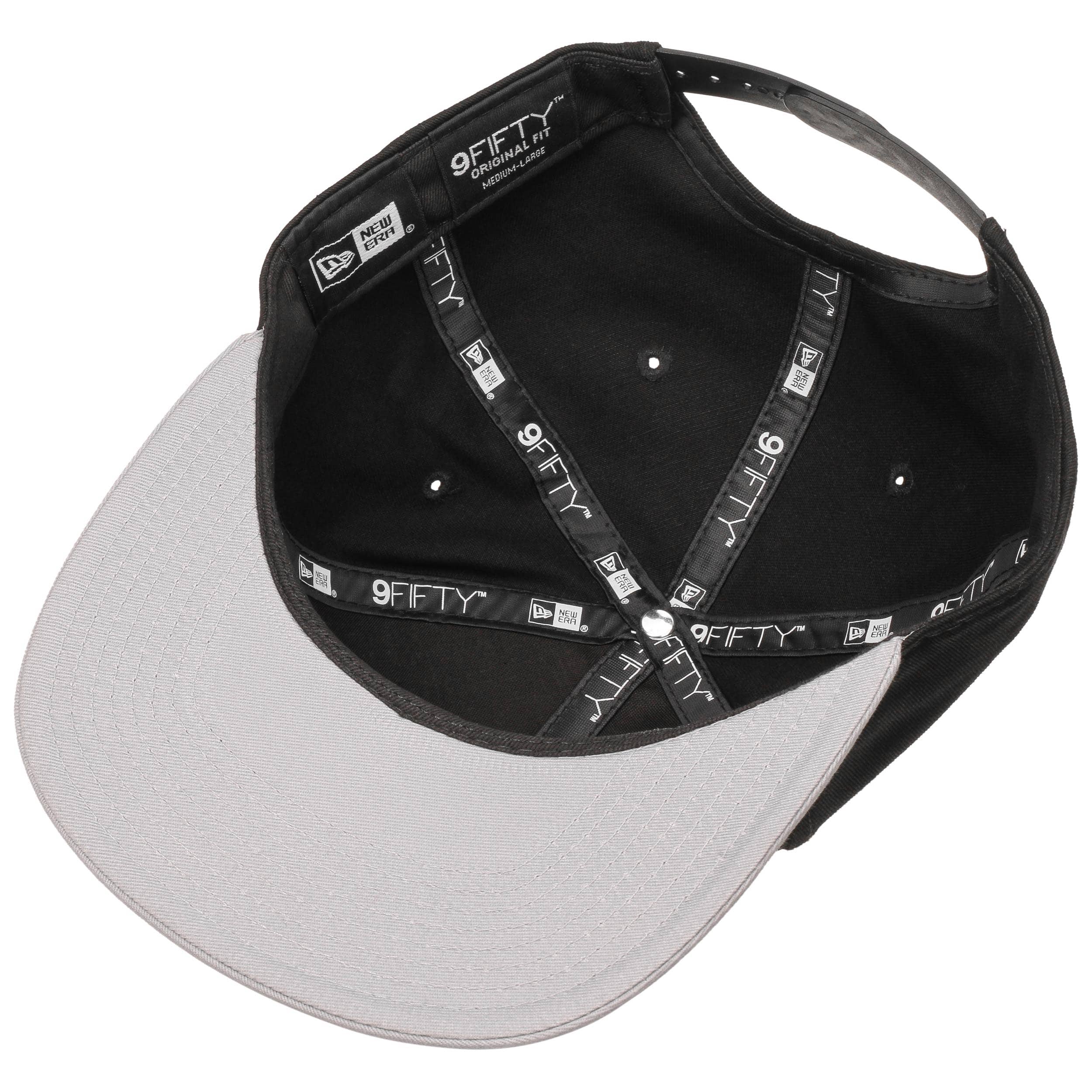 9Fifty Metal Badge Snapback Cap by New Era - 17,95