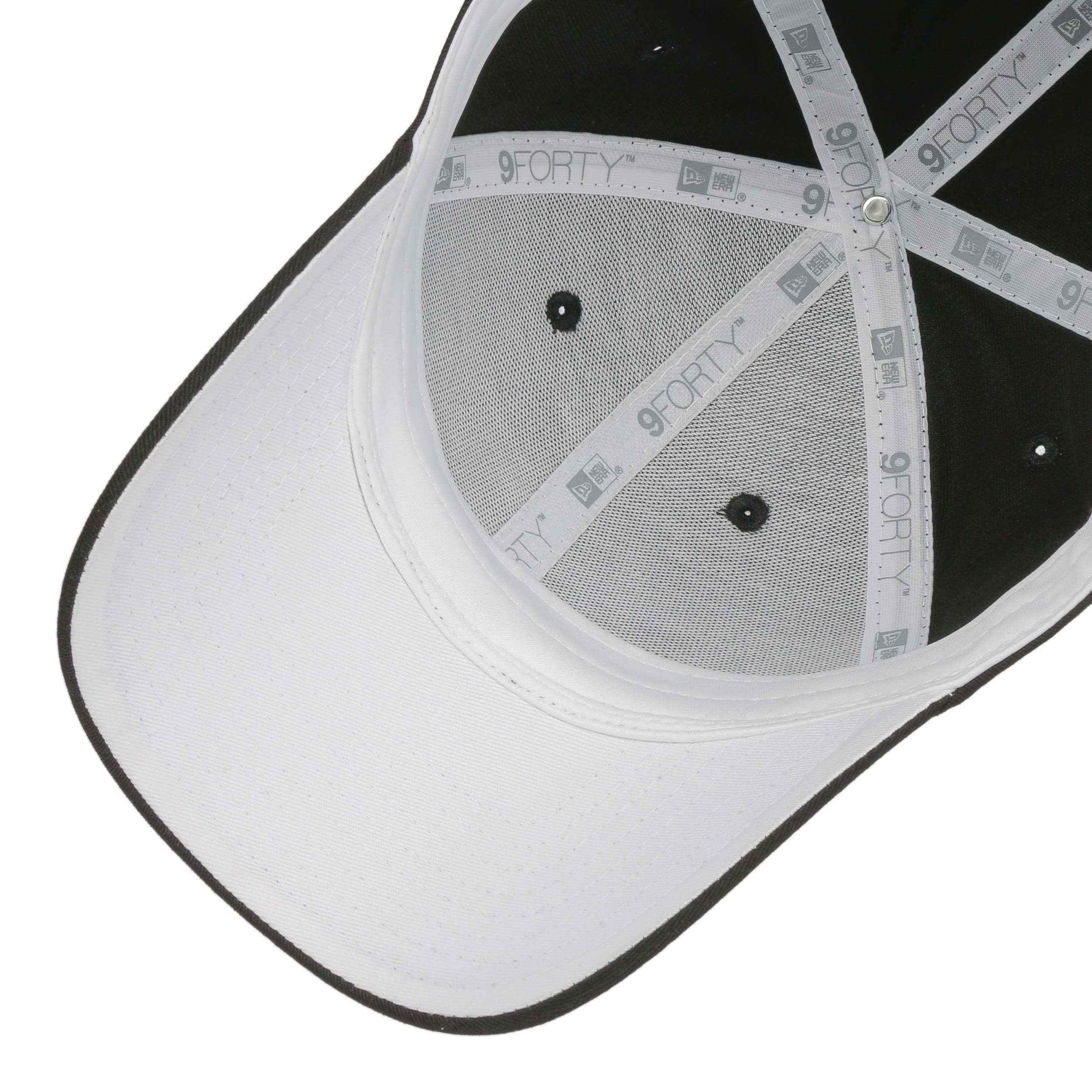 9Forty Bugs Bunny Character Cap by New Era - 29,95