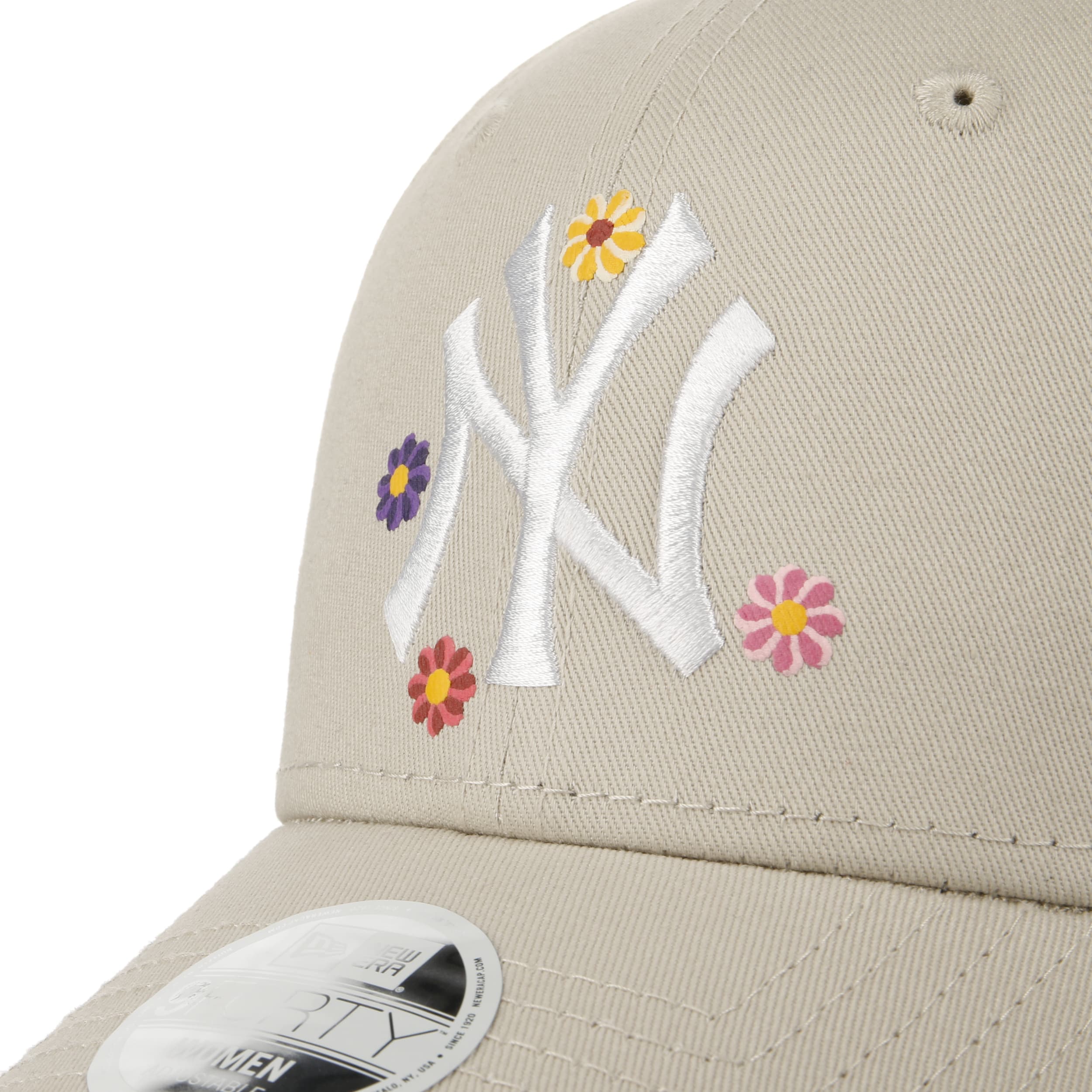 9Forty Female Flower Yankees Cap by New Era - 29,95