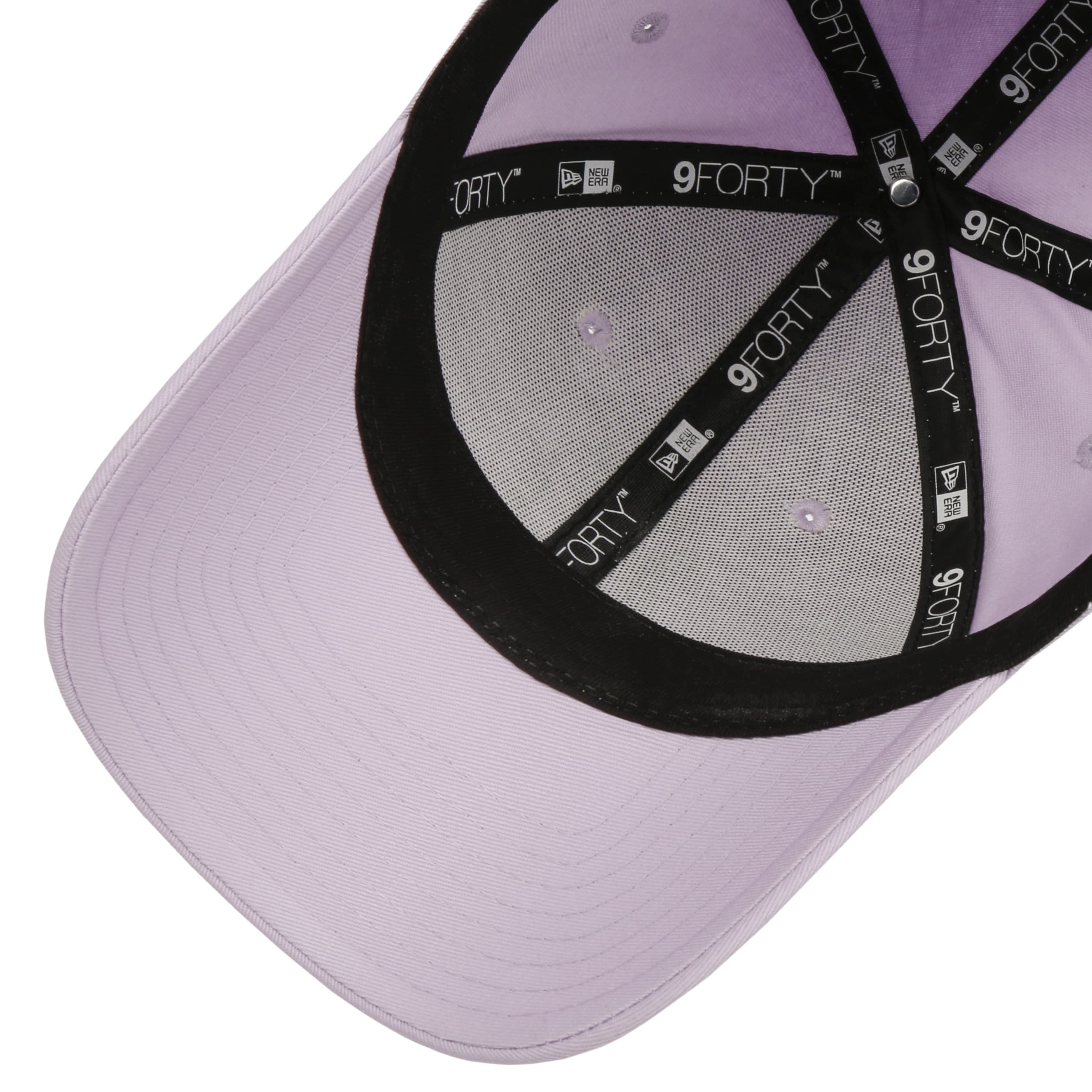 9Forty Female Metallic NY Yankees Cap by New Era - 32,95