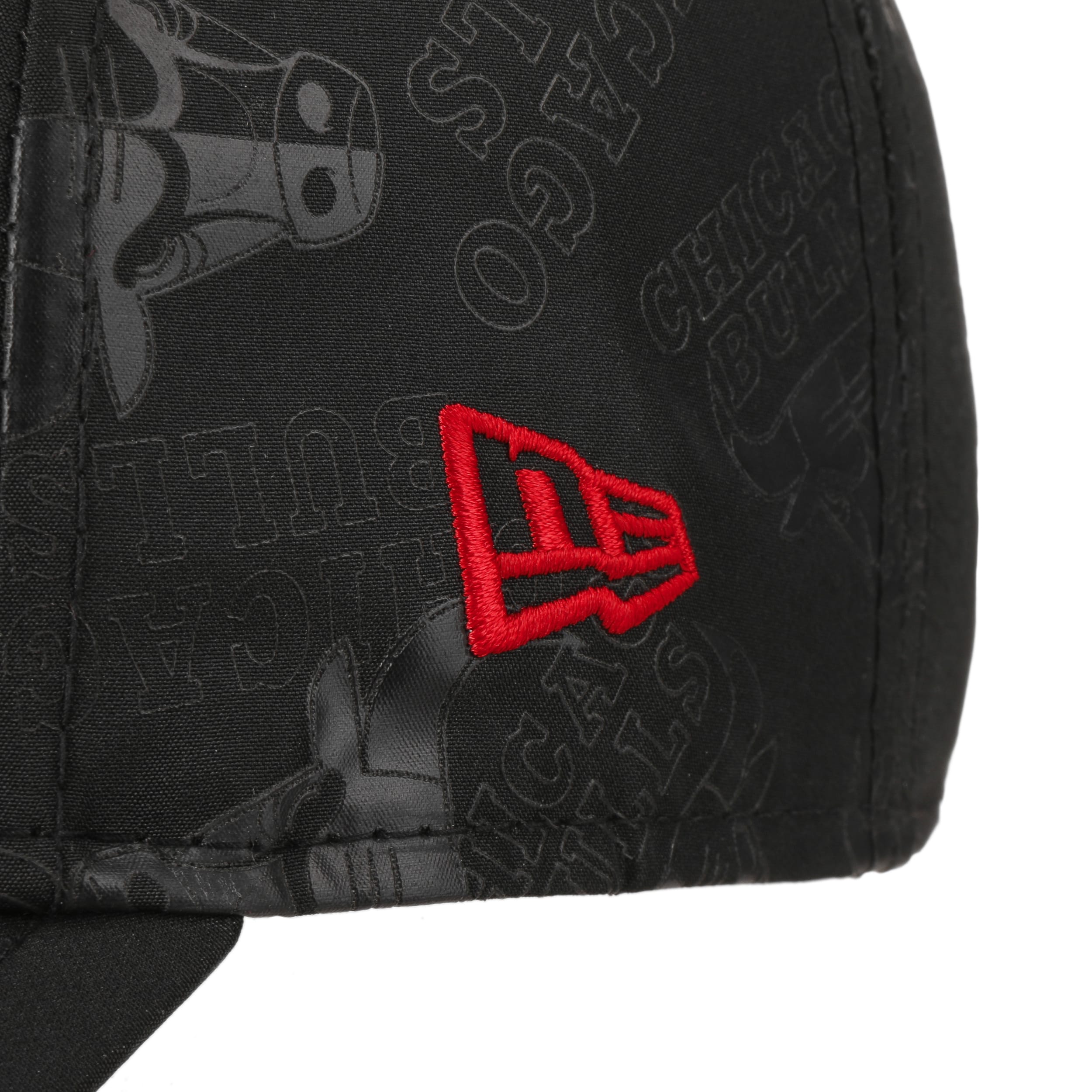 9Forty Half Monogram Bulls Cap by New Era - 34,95