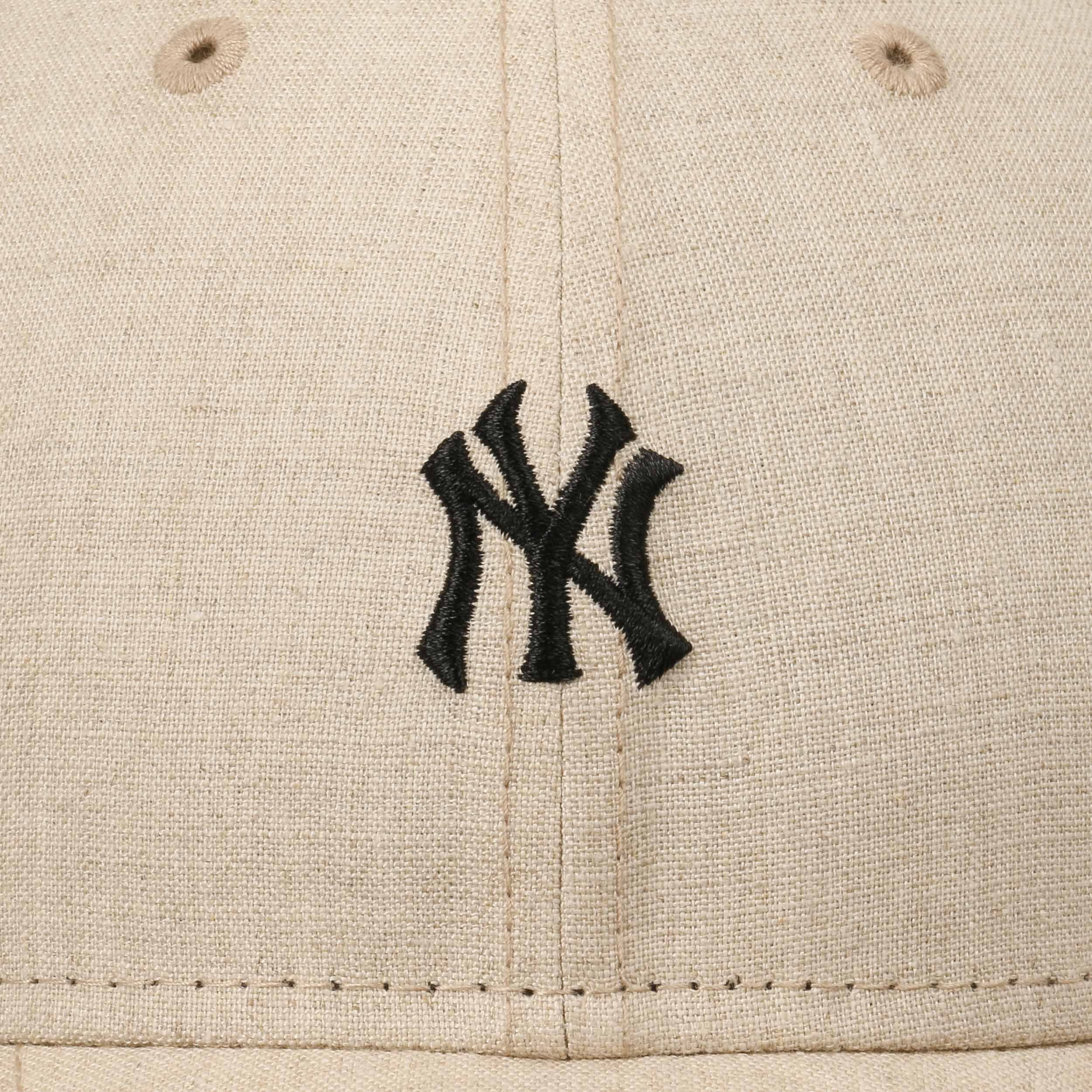 9Forty Small Logo Yankees Cap by New Era - CHF 30.95