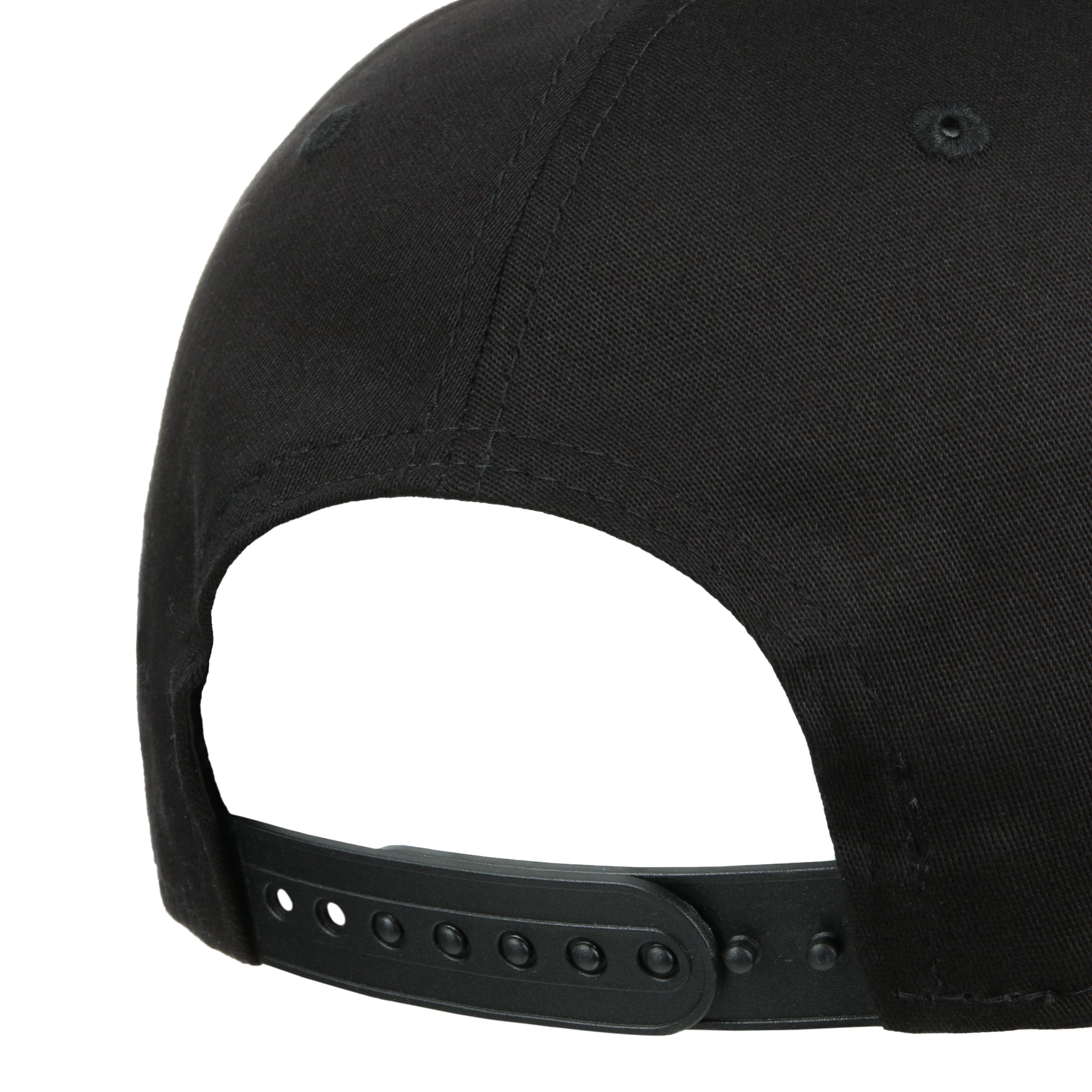 9Forty Stretch Snap Bulls Cap by New Era - 34,95