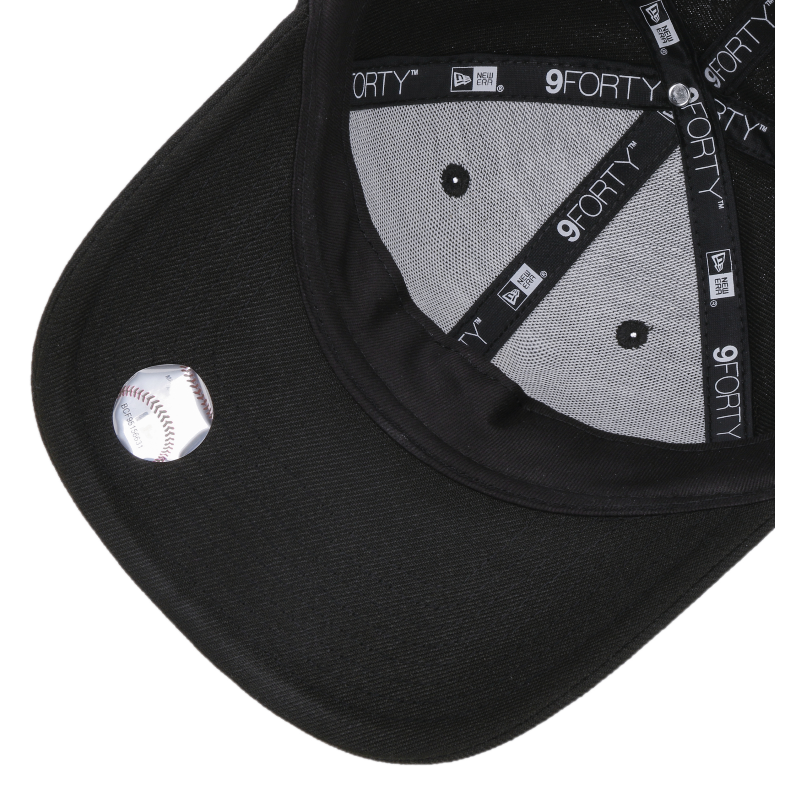 9Forty Team Contrast Yankees Cap by New Era - 24,95