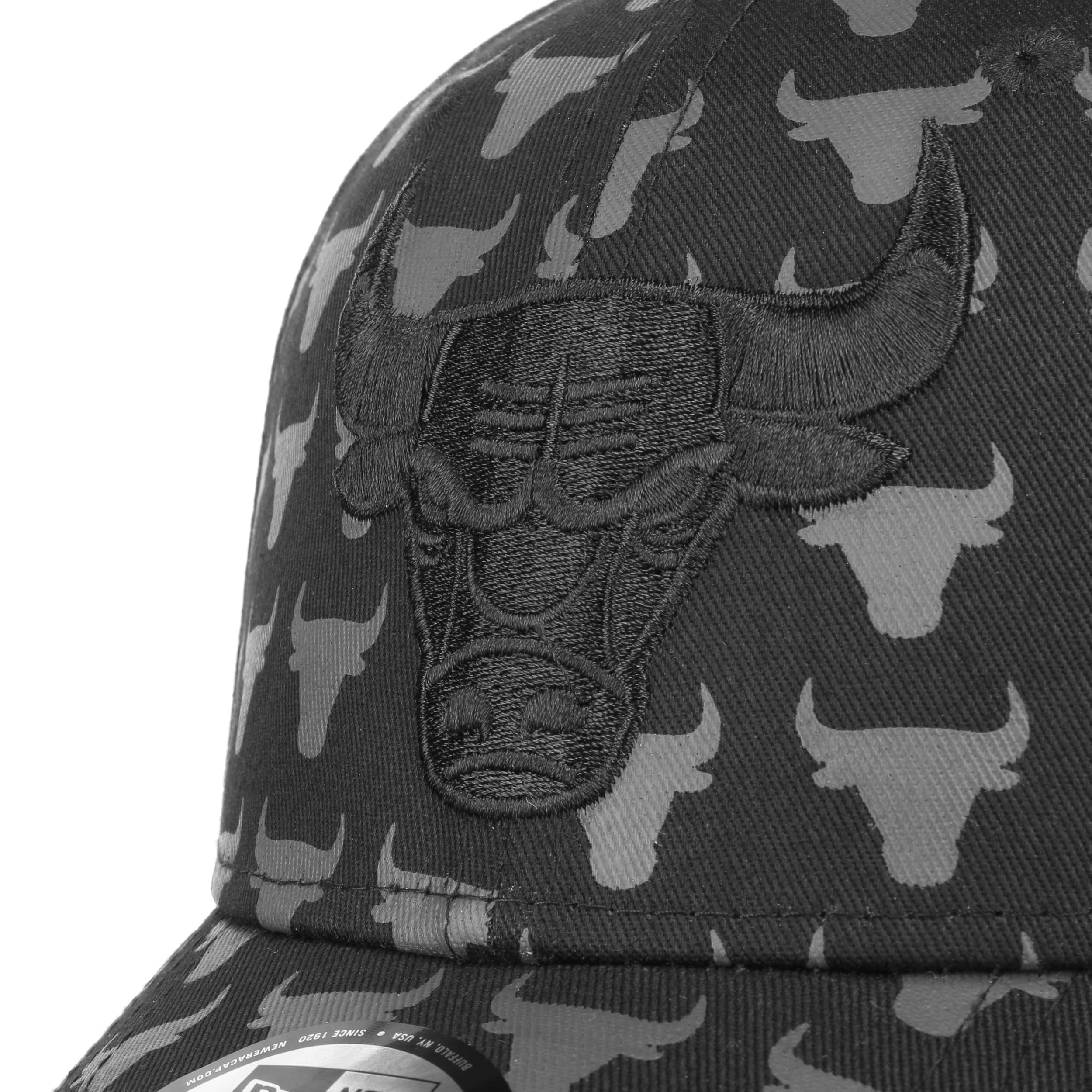 9Forty Team Monogram Bulls Cap by New Era - 34,95