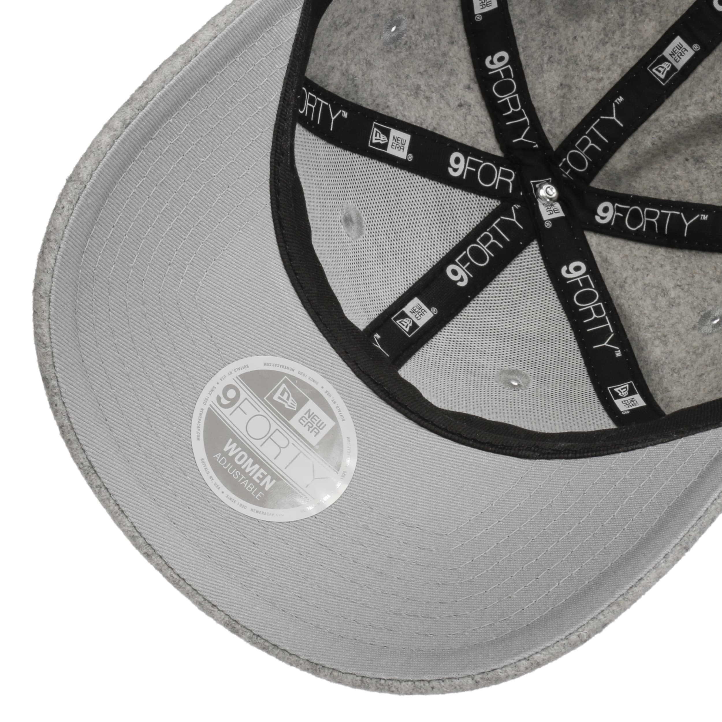 9Forty WMNS Wool Yankees Cap by New Era - 35,95