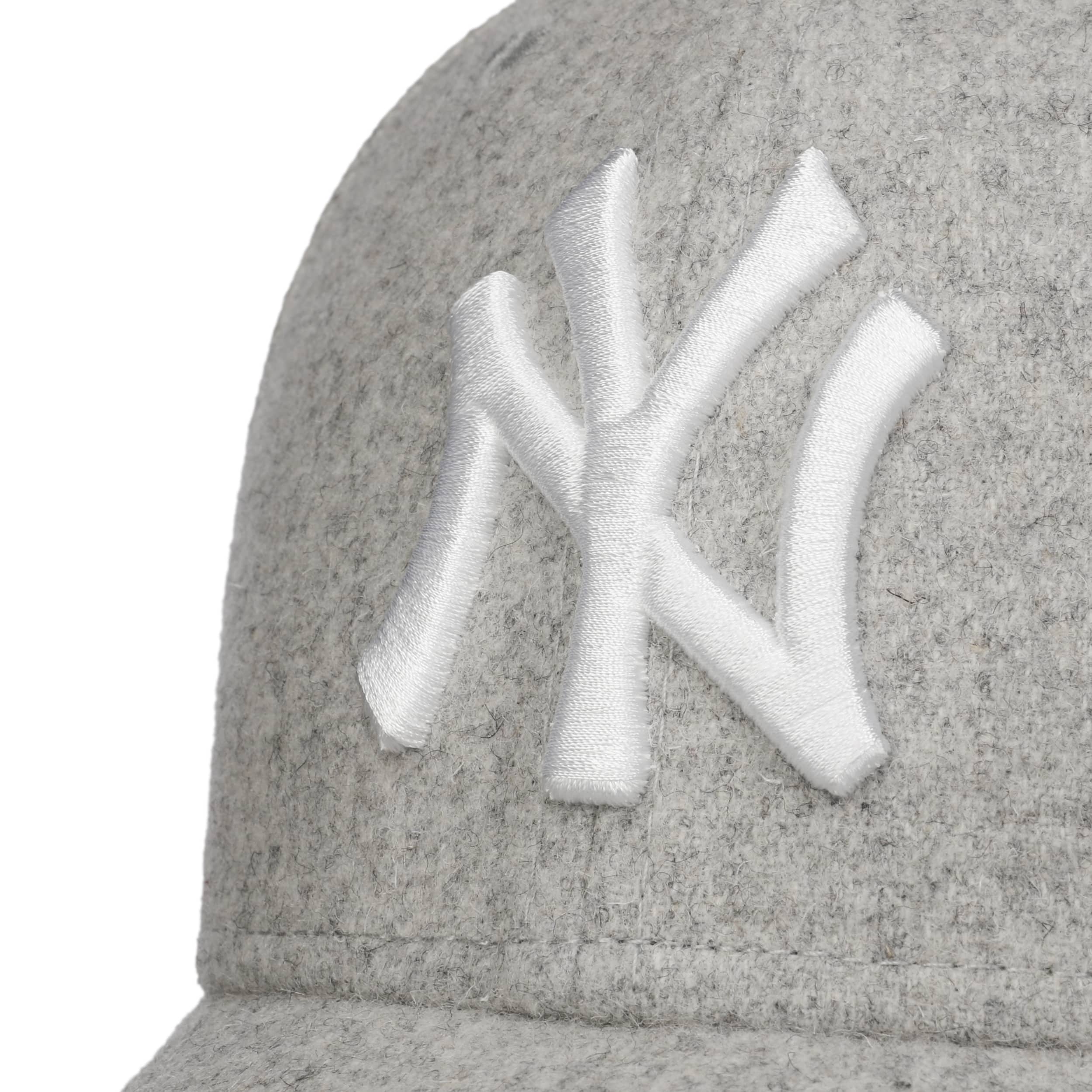 9Forty WMNS Wool Yankees Cap by New Era - 35,95
