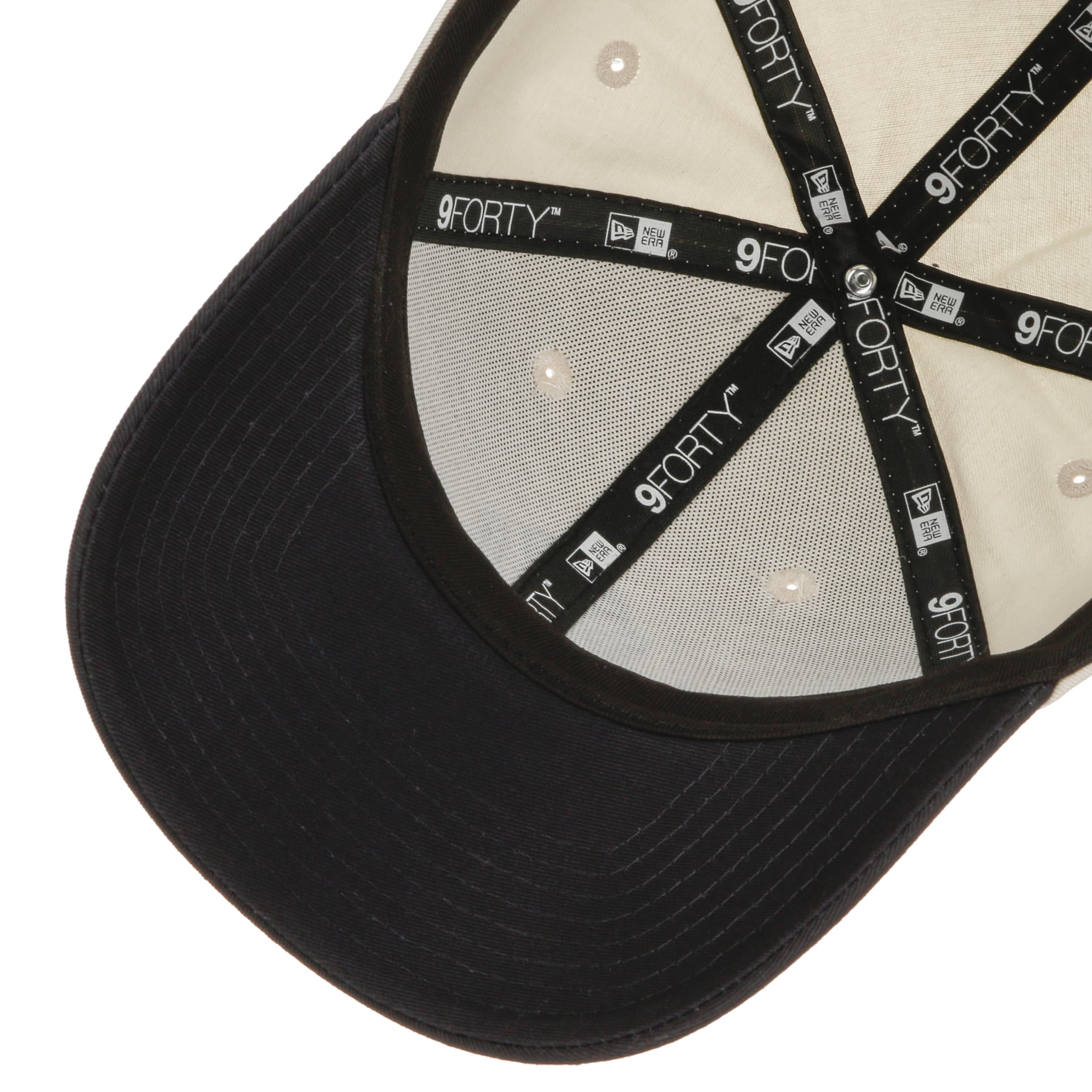 9Forty Yankees Side Script Cap by New Era - 32,95