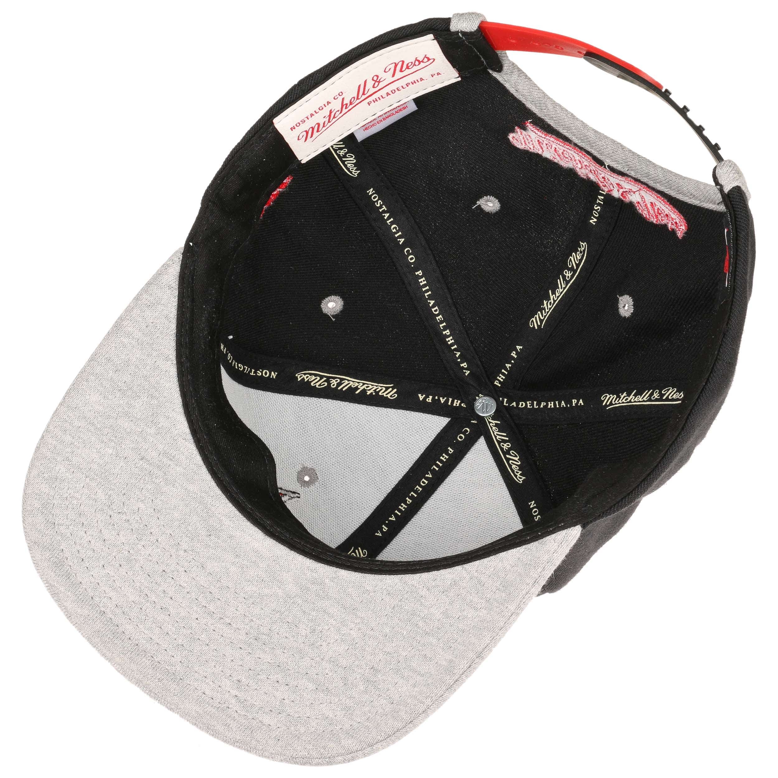 Arch-Bound Bulls Cap by Mitchell & Ness - CHF 37.95