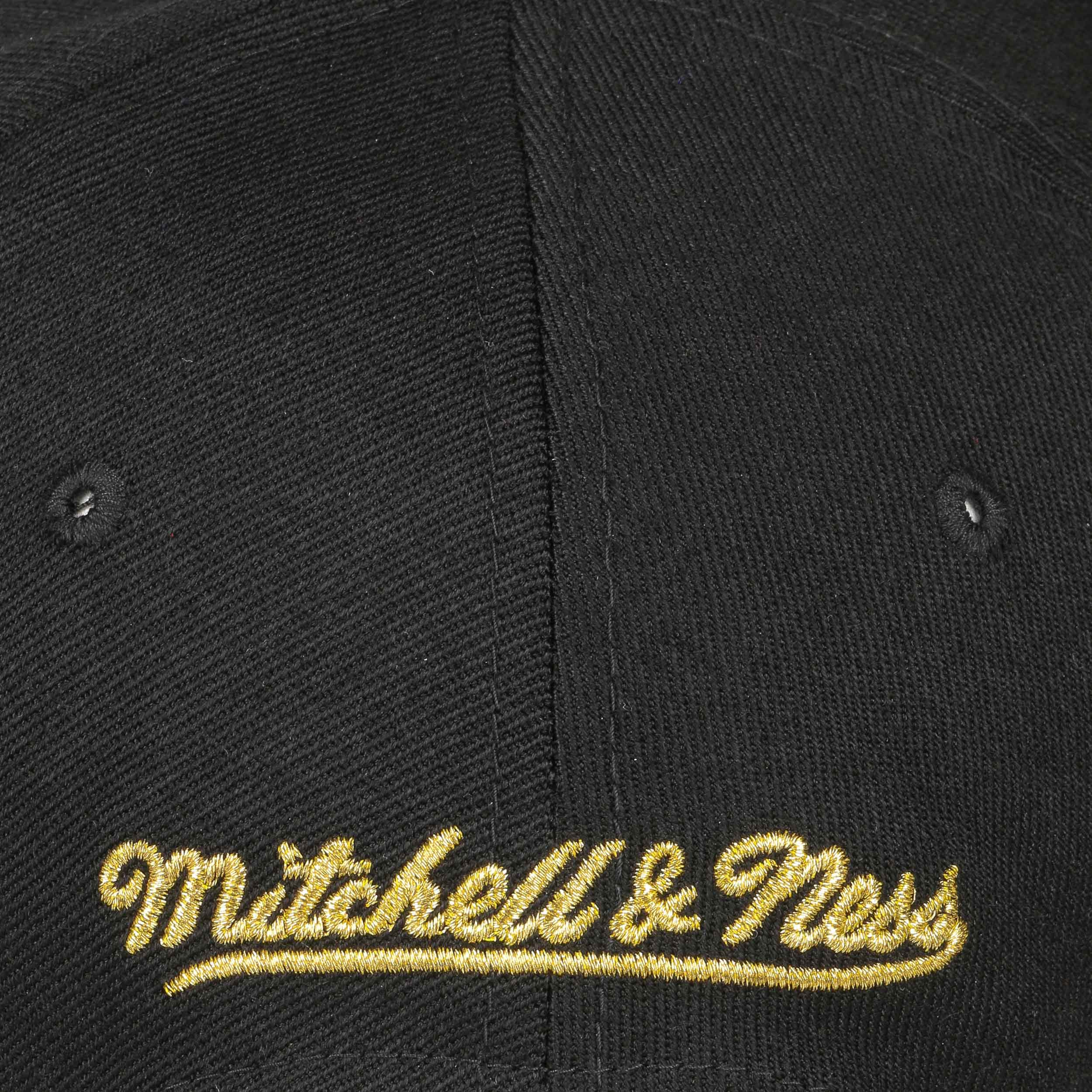 Black Gold 110 Cavs Cap by Mitchell & Ness - CHF 32.95