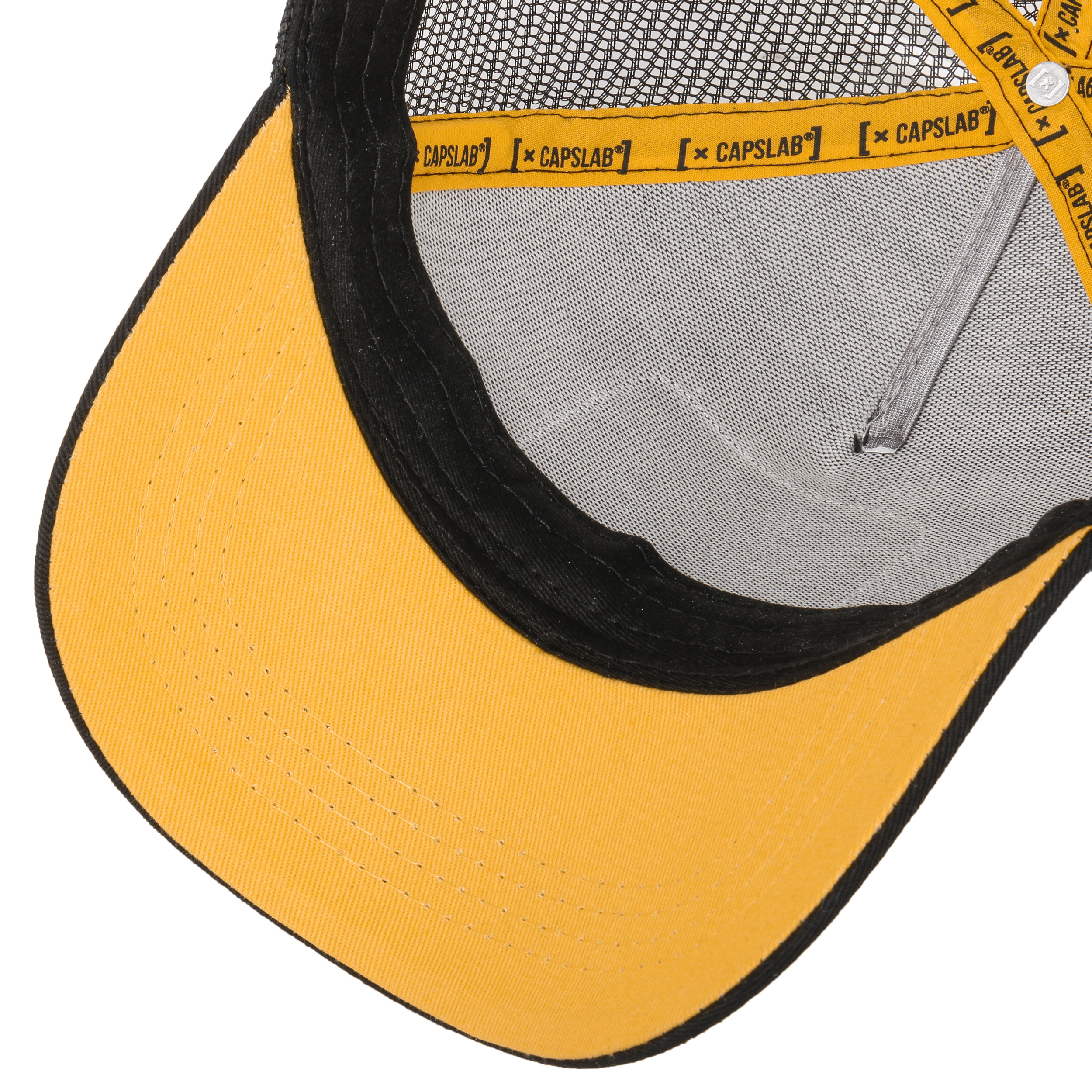 Daffy Duck Logo Trucker Cap by Capslab - 34,95