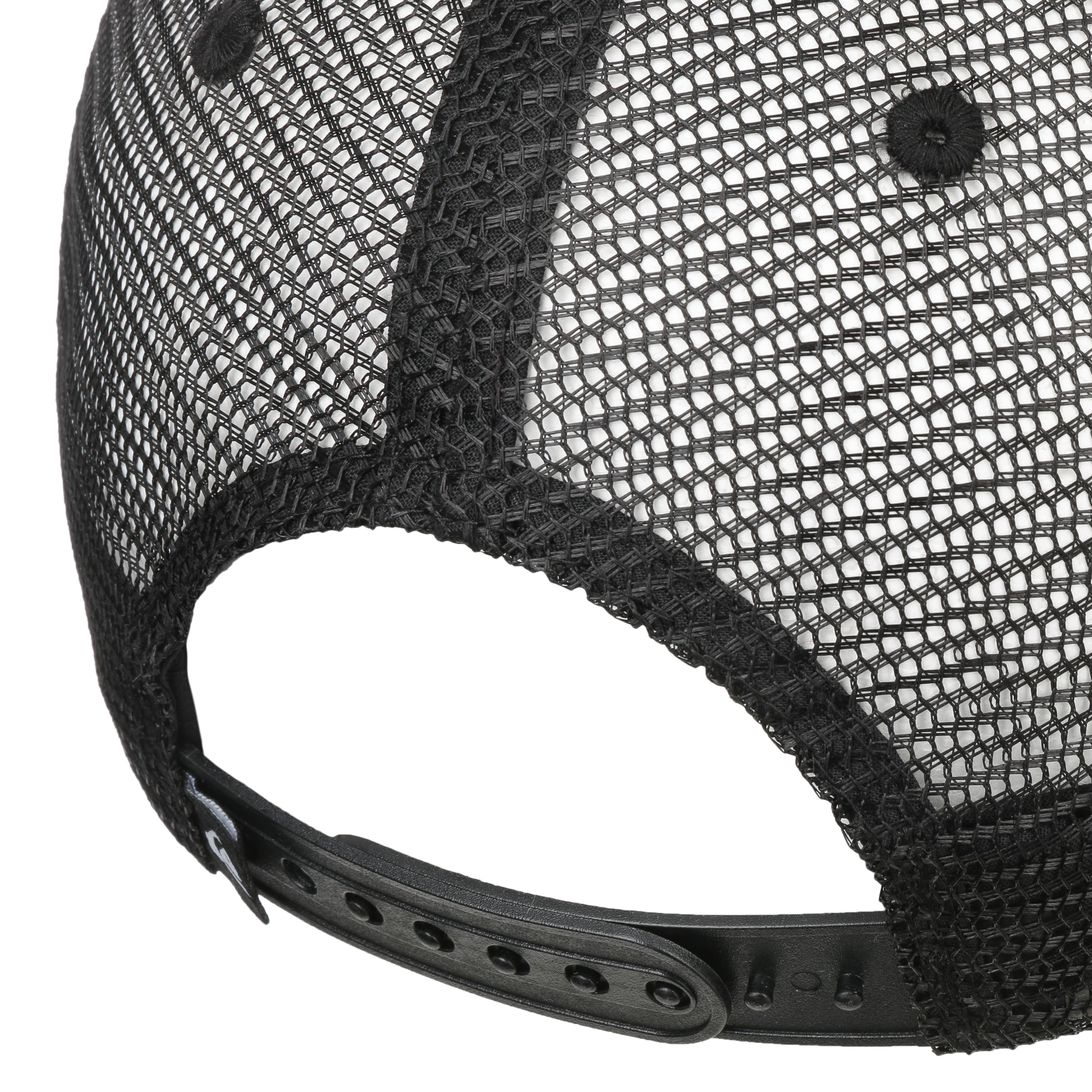 Leash Stripes Trucker Cap by Quiksilver - 27,95