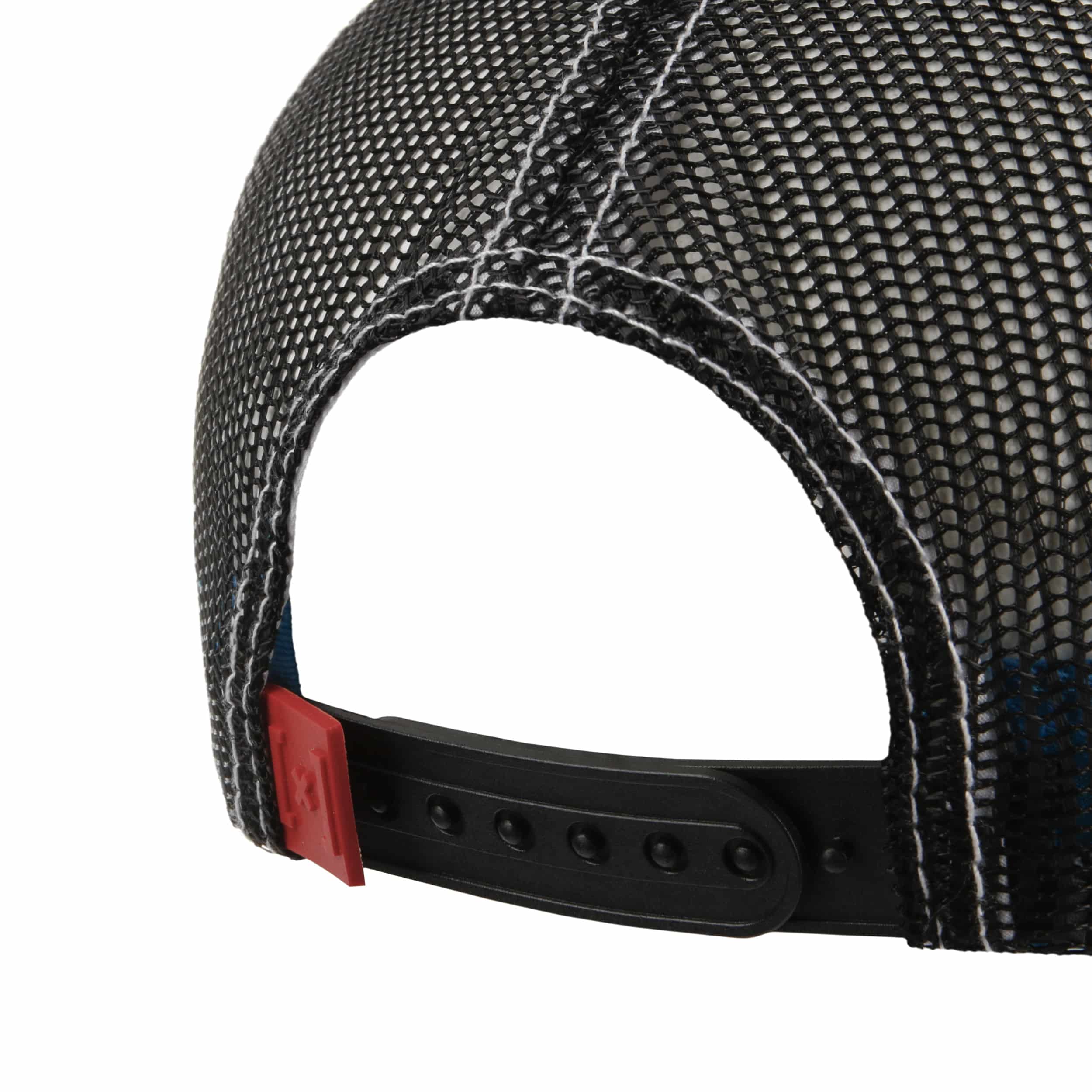 Peanuts Dog House Trucker Cap by Capslab - 34,95