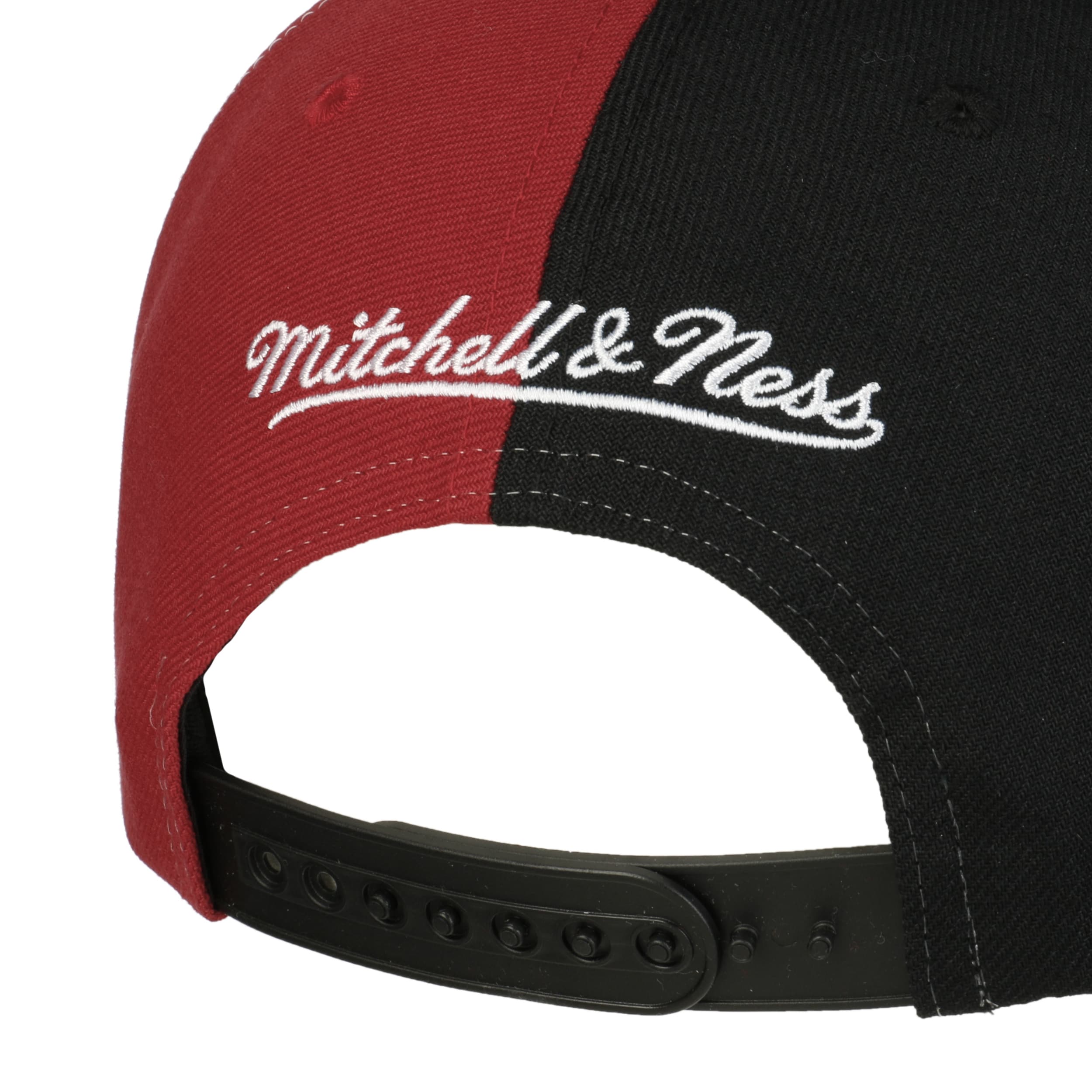 Split Crown Bulls Cap by Mitchell & Ness - CHF 43.95